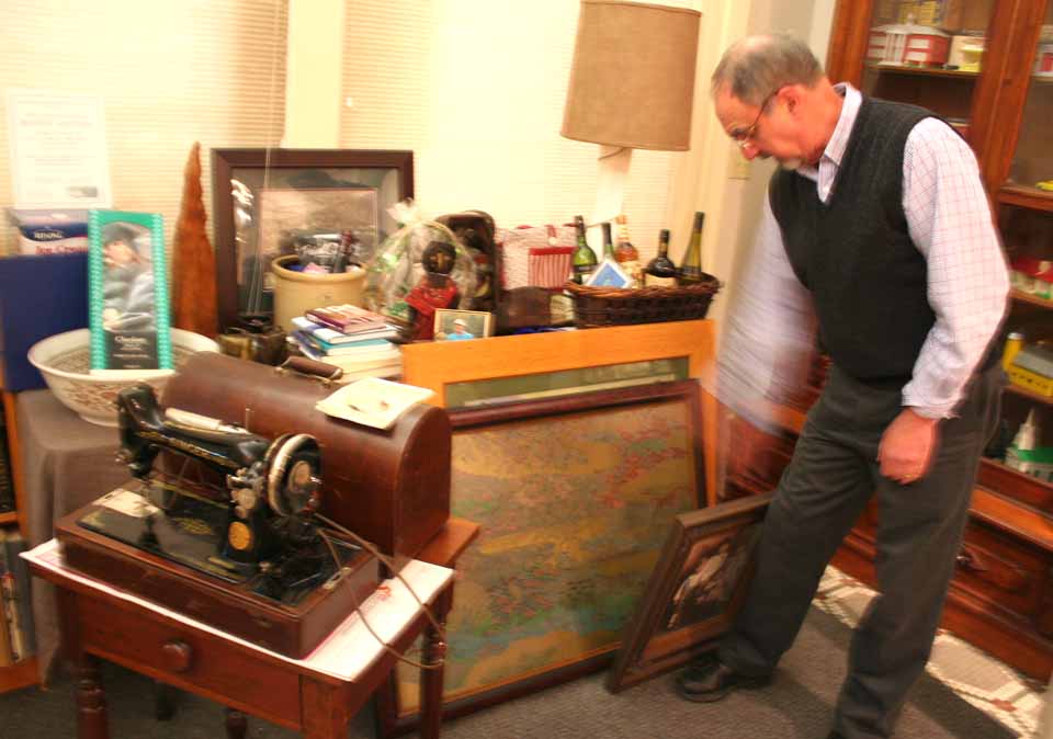 1926 Singer Sewing Machine Among Highlights Of GOHS Annual Auction ...